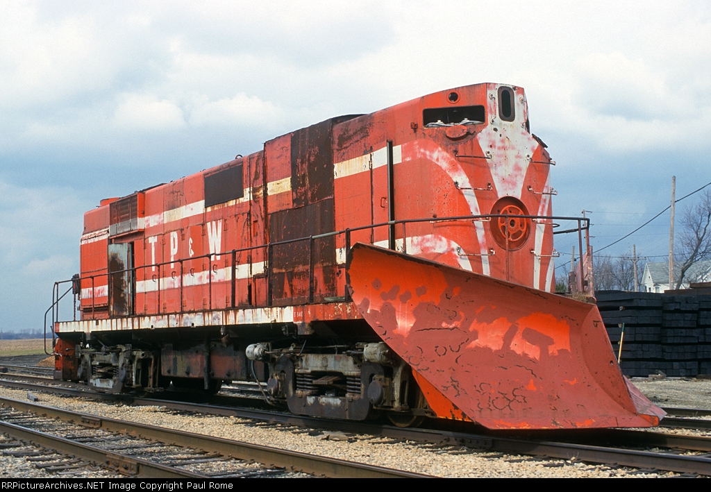 KBSR ex TPW 402, ALCO RS11 snow plow sits on the KBSR
